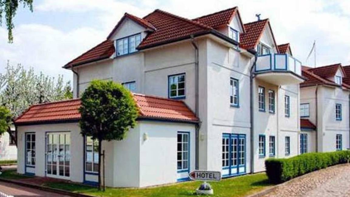20 M² Hotel ∙ 2 Guests - Waren