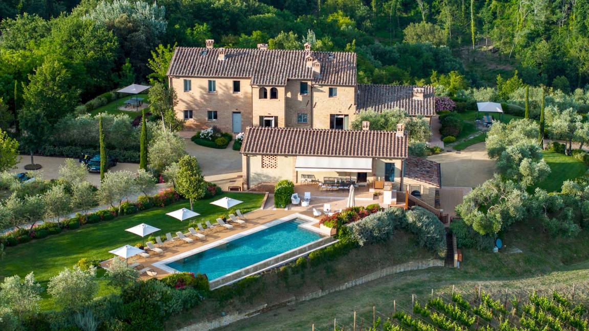 340 M² Villa ∙ 8 Bedrooms ∙ 16 Guests - Siena