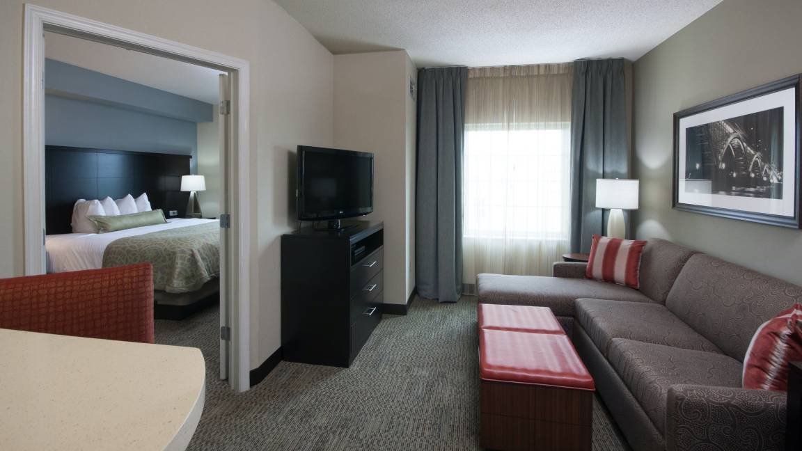 Condo ∙ 1 Bedroom ∙ 4 Guests - The Buffalo Zoo