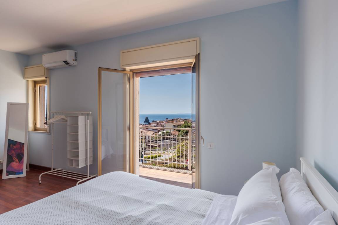 90 M² Apartamento ∙ 2 Habitaciones ∙ 6 Huéspedes - Aci Castello