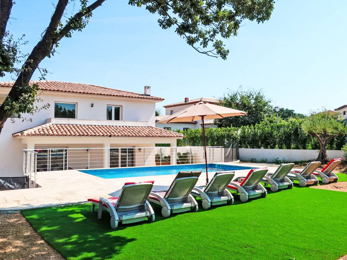 120 M² Maison De Vacances ∙ 4 Chambres ∙ 8 Personnes - Cogolin