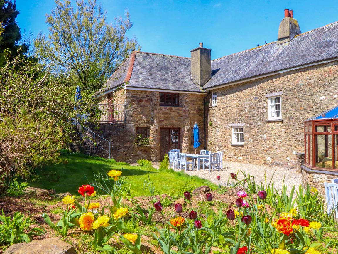 Cottage ∙ 3 Bedrooms ∙ 8 Guests - Totnes