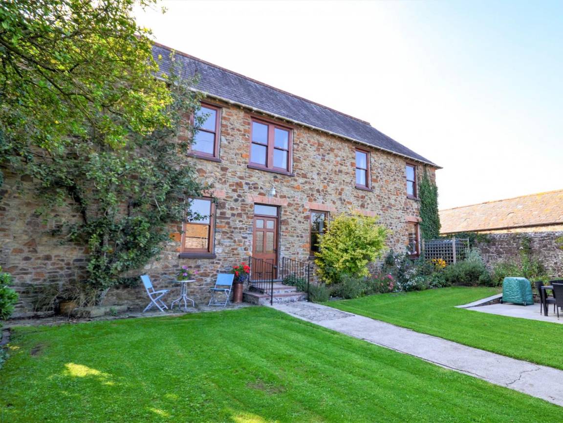 Cottage ∙ 4 Bedrooms ∙ 8 Guests - Stratton