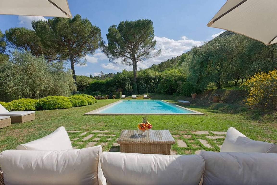 700 M² Villa ∙ 6 Bedrooms ∙ 11 Guests - Province of Lucca