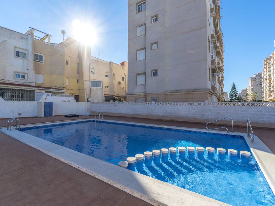 65 M² Ferienwohnung ∙ 2 Schlafzimmer ∙ 4 Gäste - Torrevieja