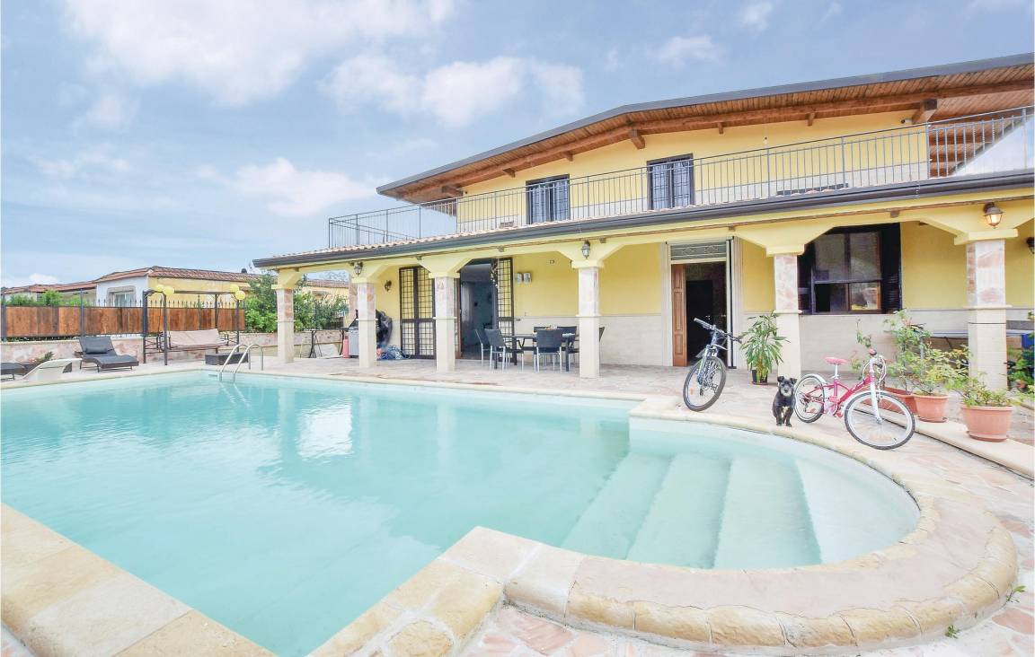 320 M² House ∙ 5 Bedrooms ∙ 9 Guests - Mondragone