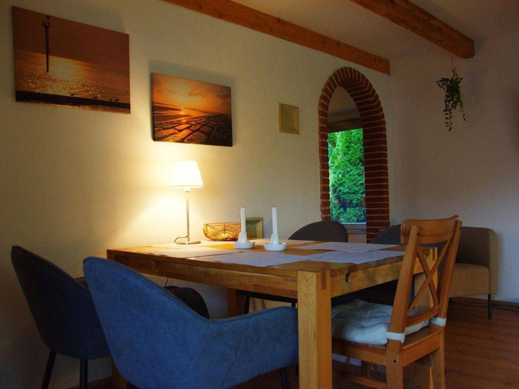 60 M² Huis ∙ 1 Slaapkamer ∙ 3 Gasten - Emden