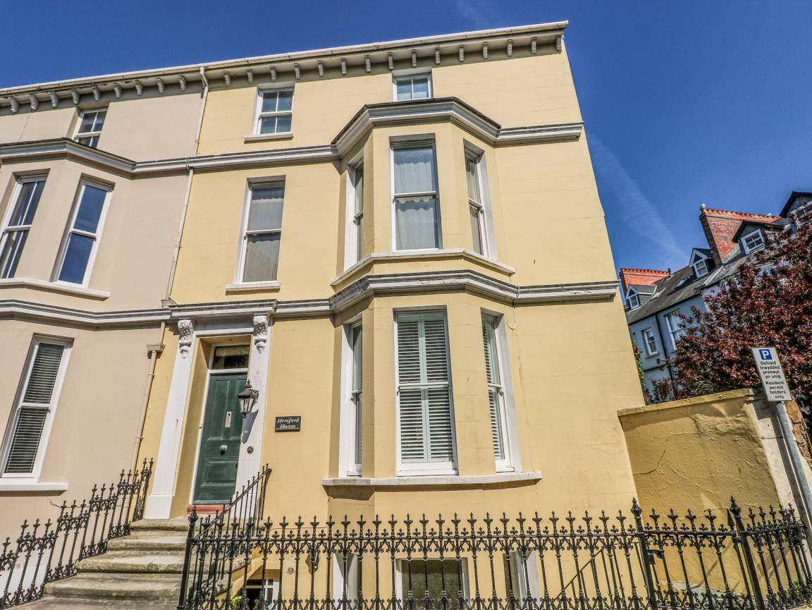 Cottage ∙ 5 Bedrooms ∙ 8 Guests - Tenby