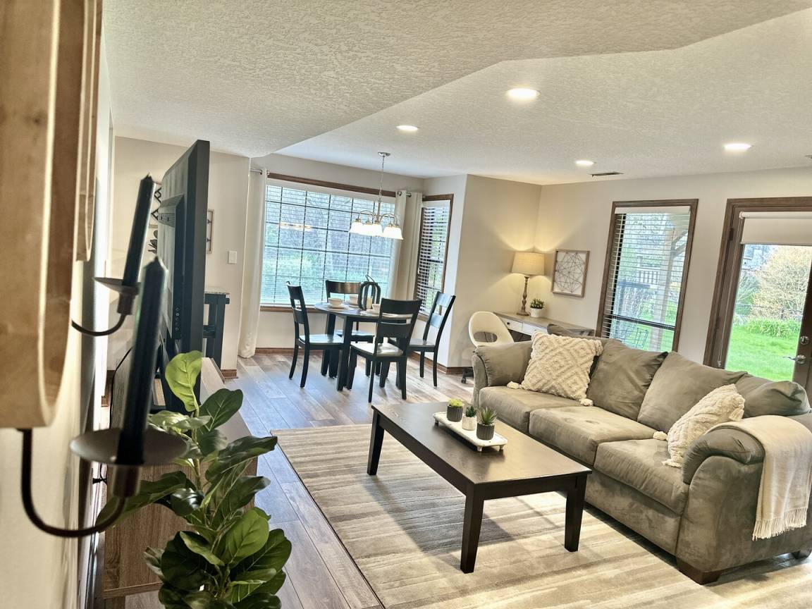 84 M² Apartment ∙ 1 Bedroom ∙ 2 Guests - Beaverton, OR