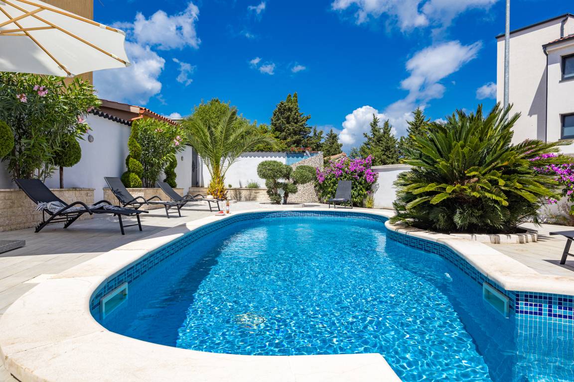 120 M² Villa ∙ 4 Bedrooms ∙ 8 Guests - Pula