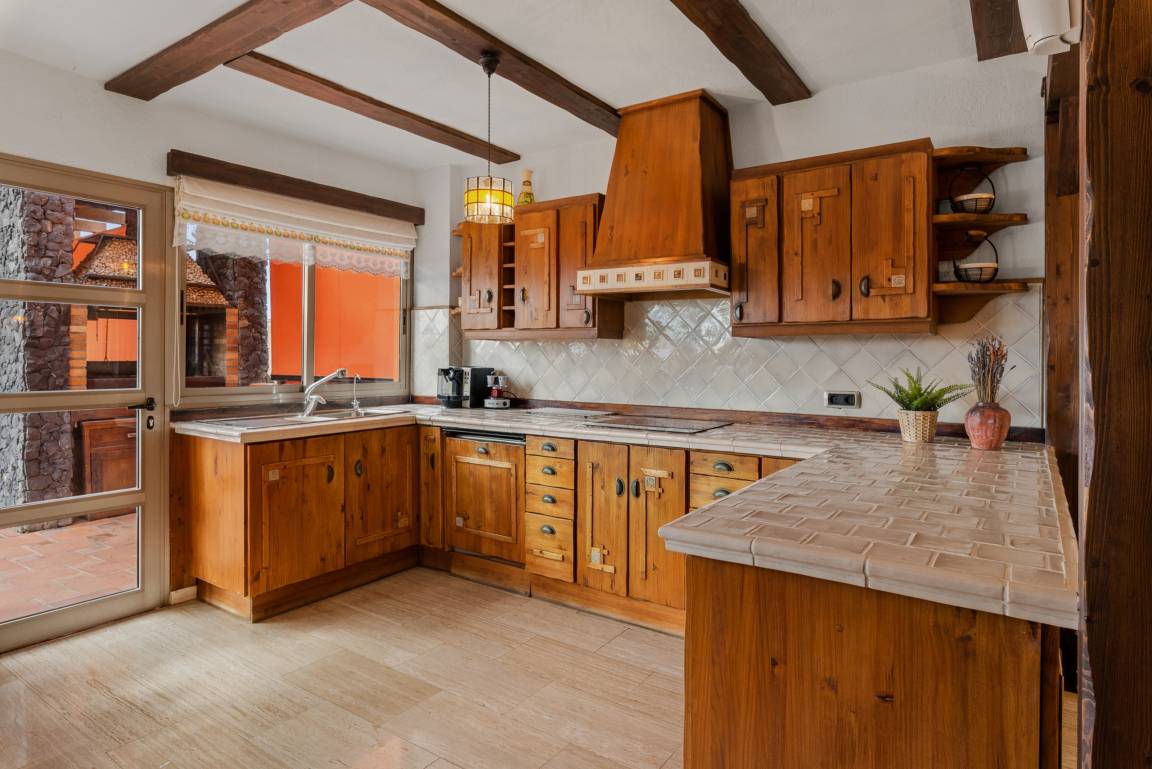 Villa ∙ 4 Bedrooms ∙ 8 Guests - Costa Adeje