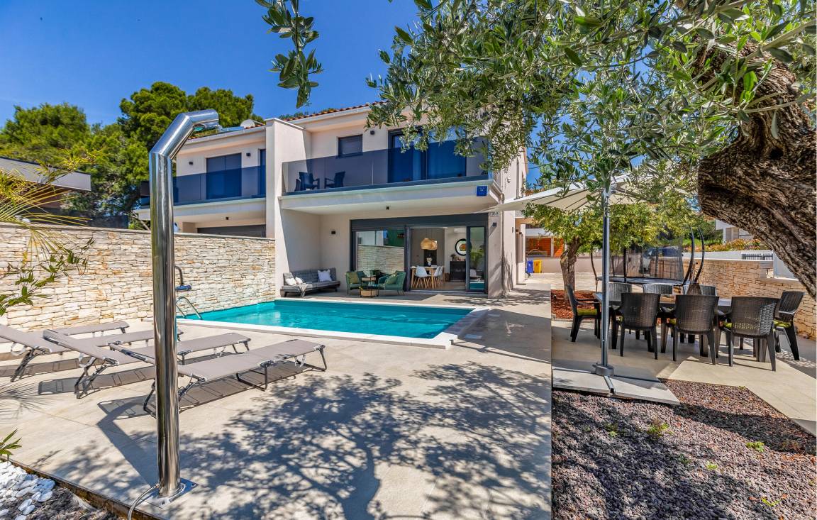 110 M² Duplex ∙ 4 Chambres ∙ 8 Personnes - Pula