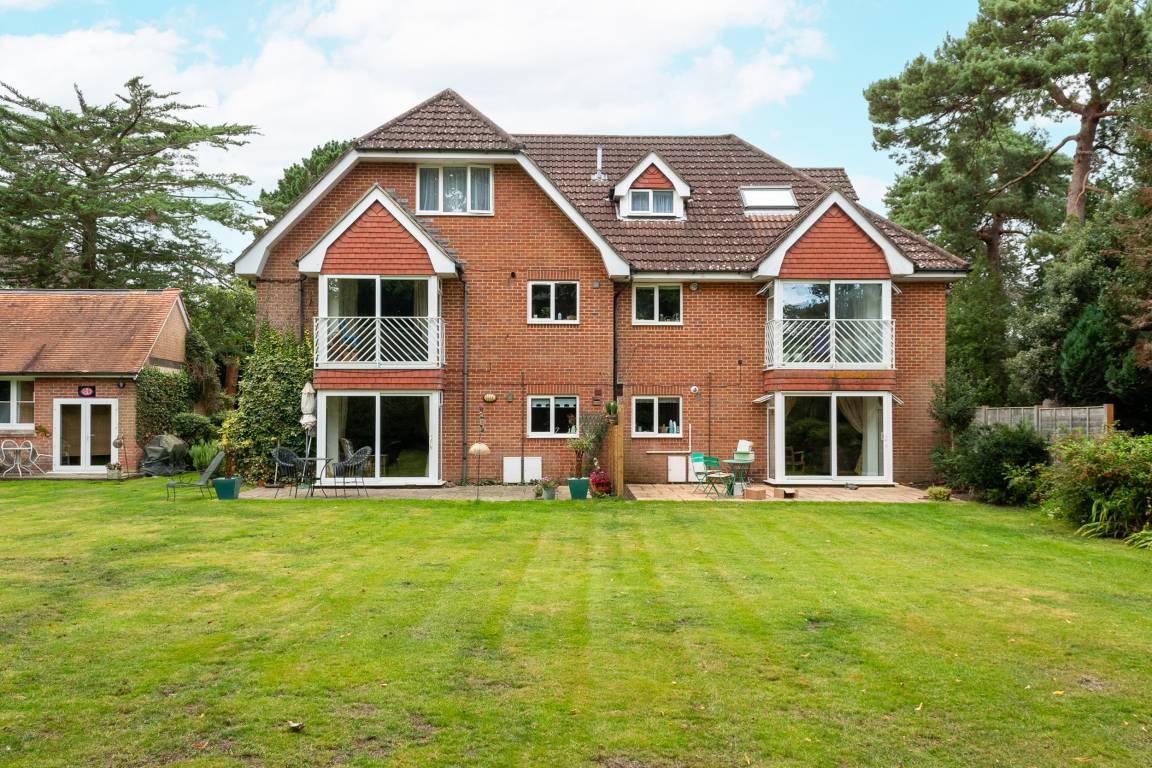 Cottage ∙ 3 Bedrooms ∙ 6 Guests - Sandbanks