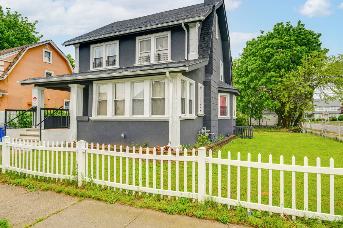 176 M² House ∙ 5 Bedrooms ∙ 10 Guests - Garden City, NY