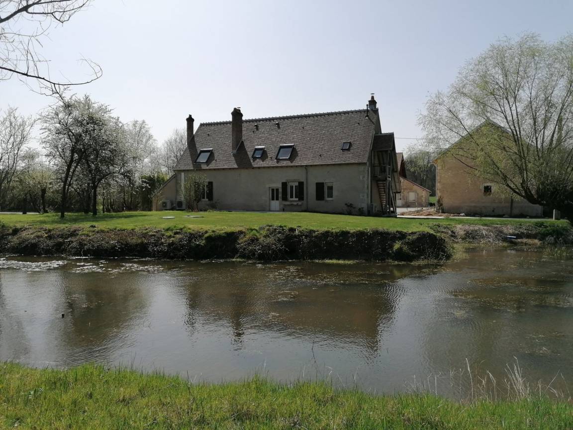 175 M² Casa Rural ∙ 5 Habitaciones ∙ 10 Huéspedes - Briare