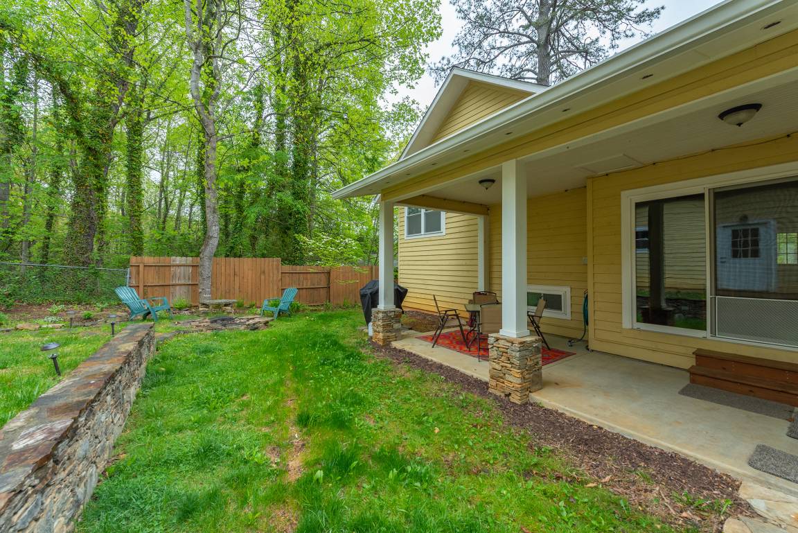 194 M² House ∙ 2 Bedrooms ∙ 4 Guests - Black Mountain, NC