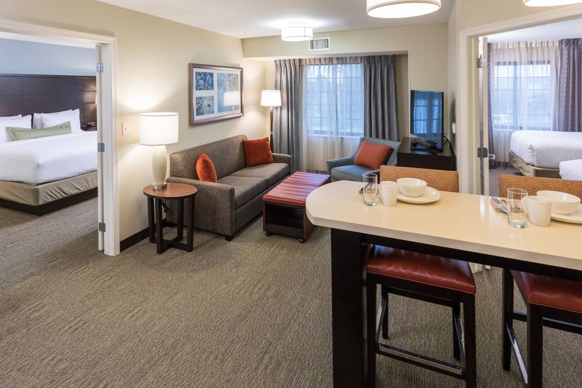 Hotel ∙ 2 Bedrooms ∙ 7 Guests - Corona, CA