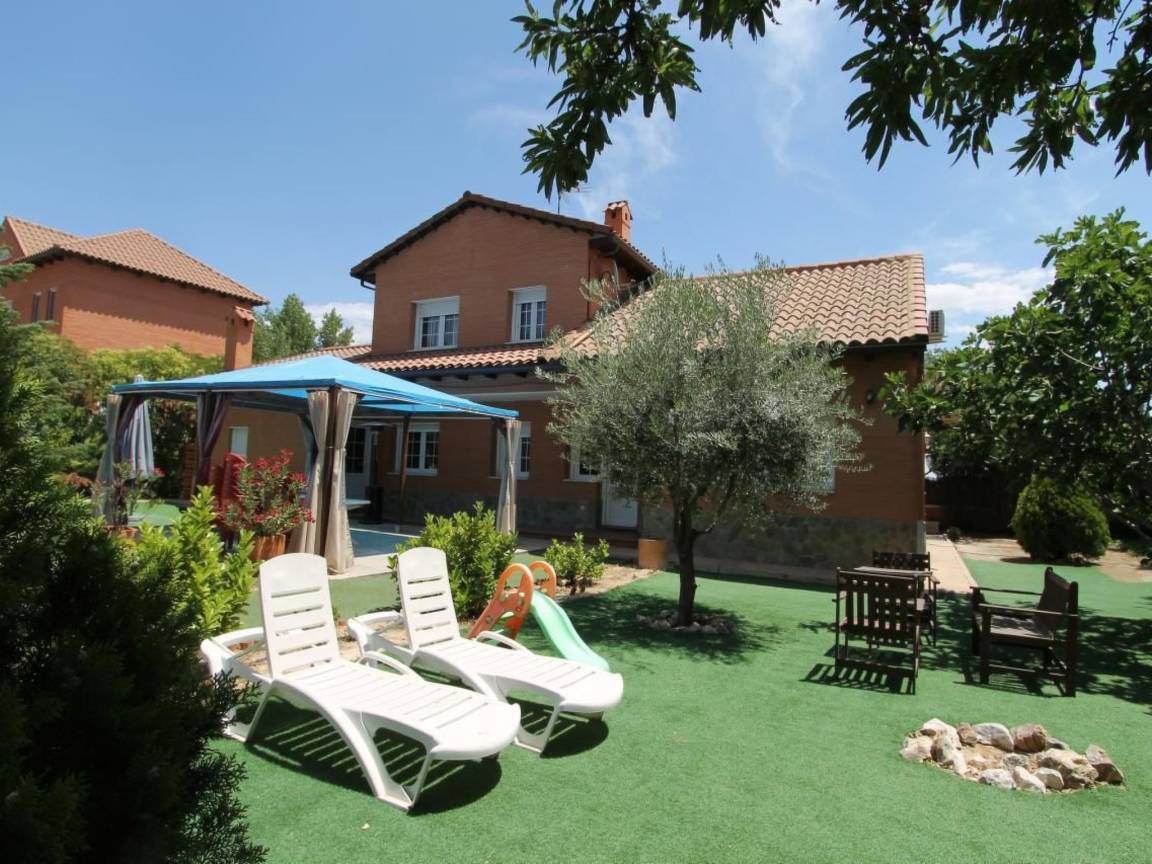 200 M² Talo ∙ 5 Makuuhuonetta ∙ 16 Vierasta - Aranjuez