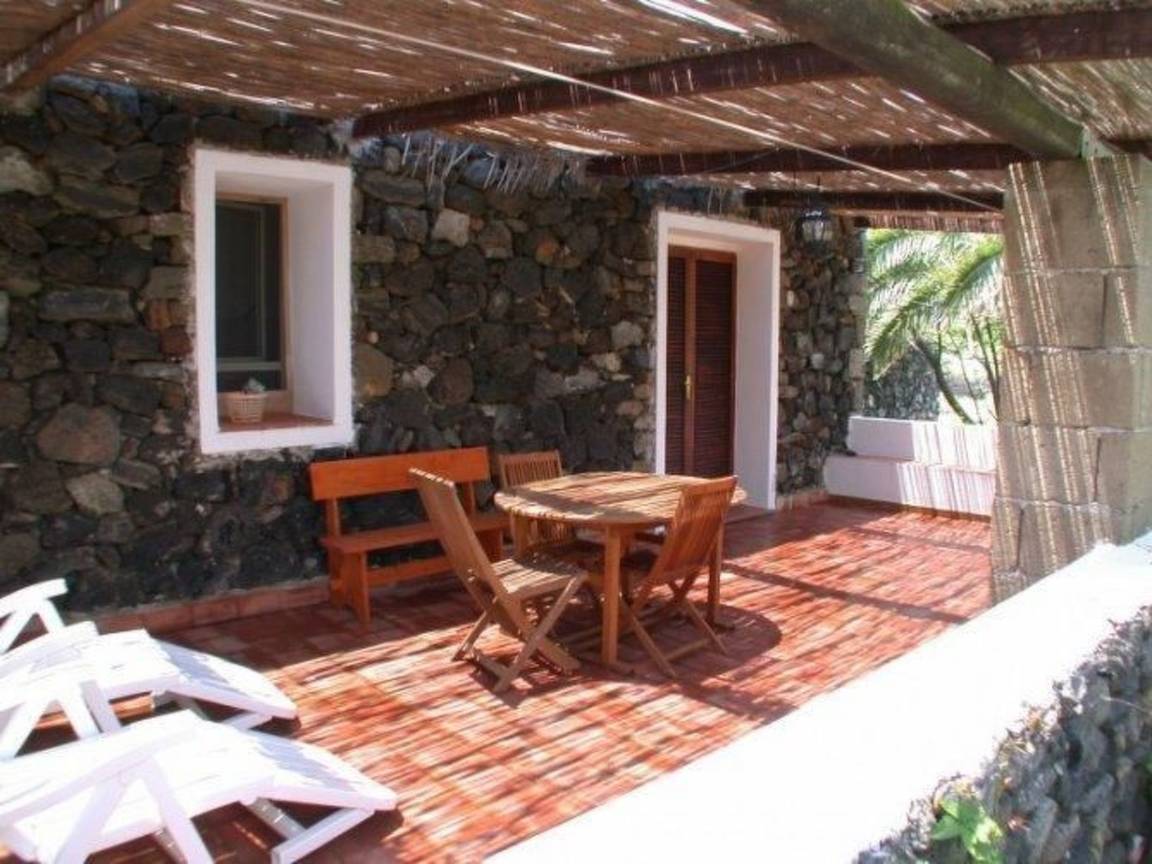 50 M² House ∙ 2 Bedrooms ∙ 4 Guests - Pantelleria