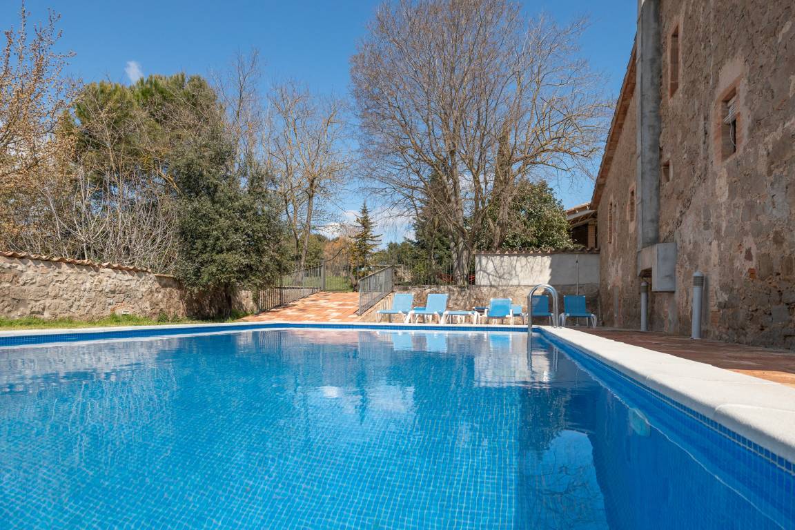 300 M² House ∙ 6 Bedrooms ∙ 18 Guests - Berga