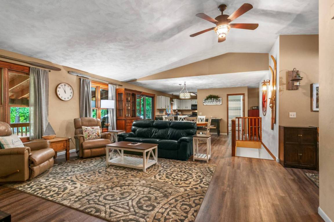 House ∙ 5 Bedrooms ∙ 12 Guests - Gaylord, MI