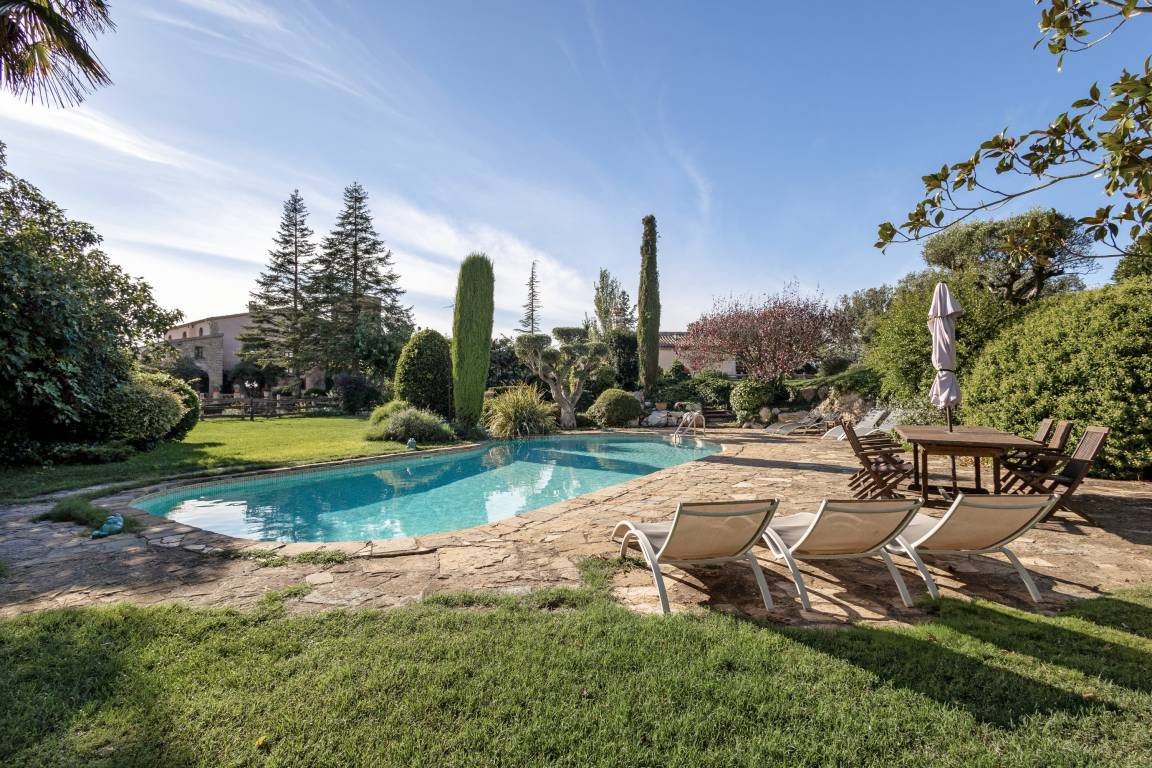 395 M² Villa ∙ 9 Habitaciones ∙ 24 Huéspedes - Igualada