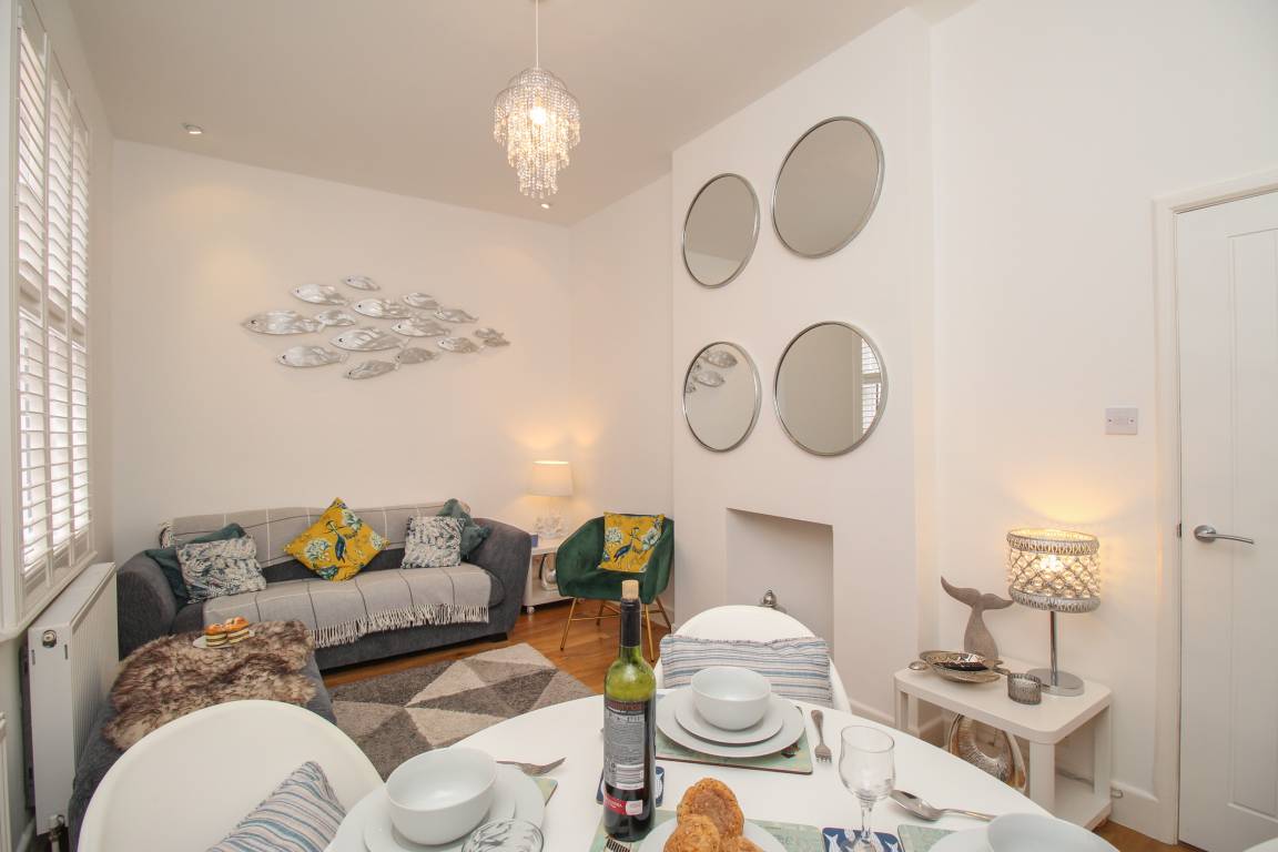 Cottage ∙ 2 Bedrooms ∙ 4 Guests - Weymouth Pier