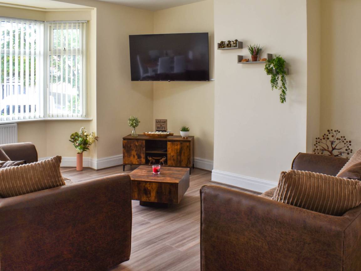 Apartment ∙ 3 Bedrooms ∙ 4 Guests - Morecambe
