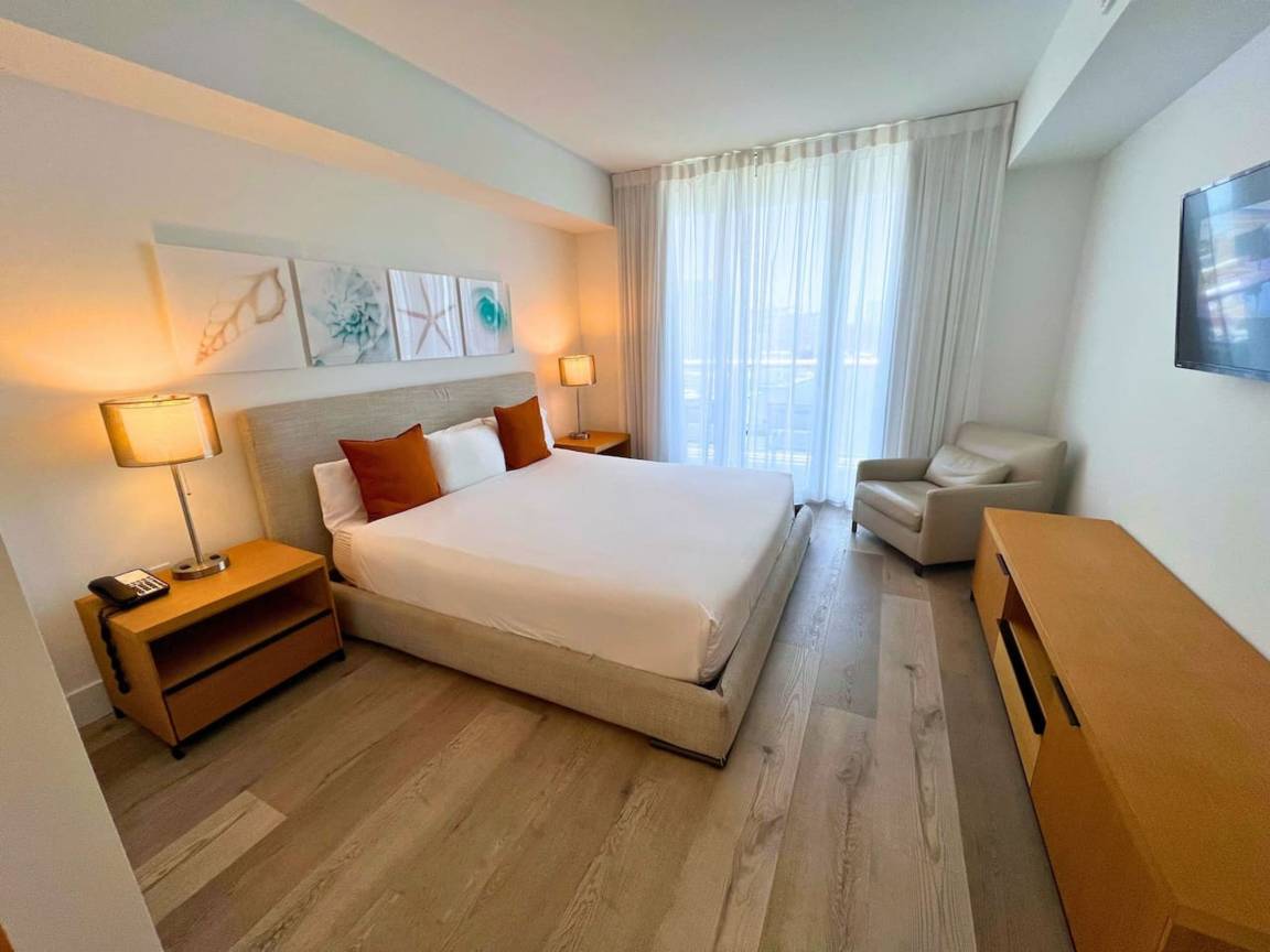 738 M² Apartamento ∙ 1 Habitación ∙ 2 Huéspedes - Hallandale Beach, FL