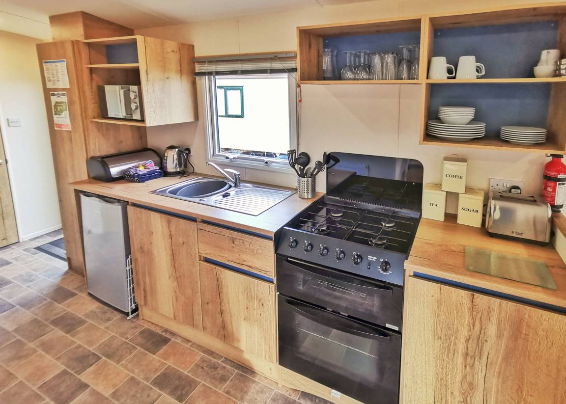 Caravan ∙ 2 Bedrooms ∙ 4 Guests - Pembrokeshire