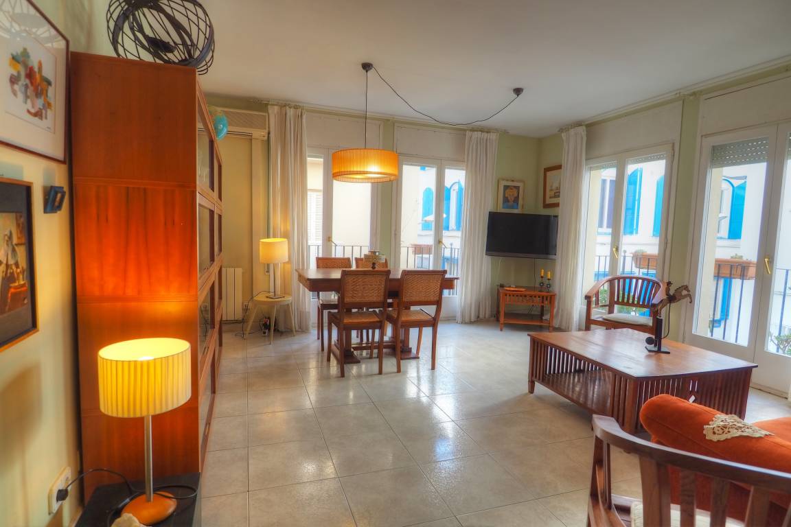 88 M² Apartamento ∙ 2 Habitaciones ∙ 6 Huéspedes - Sitges
