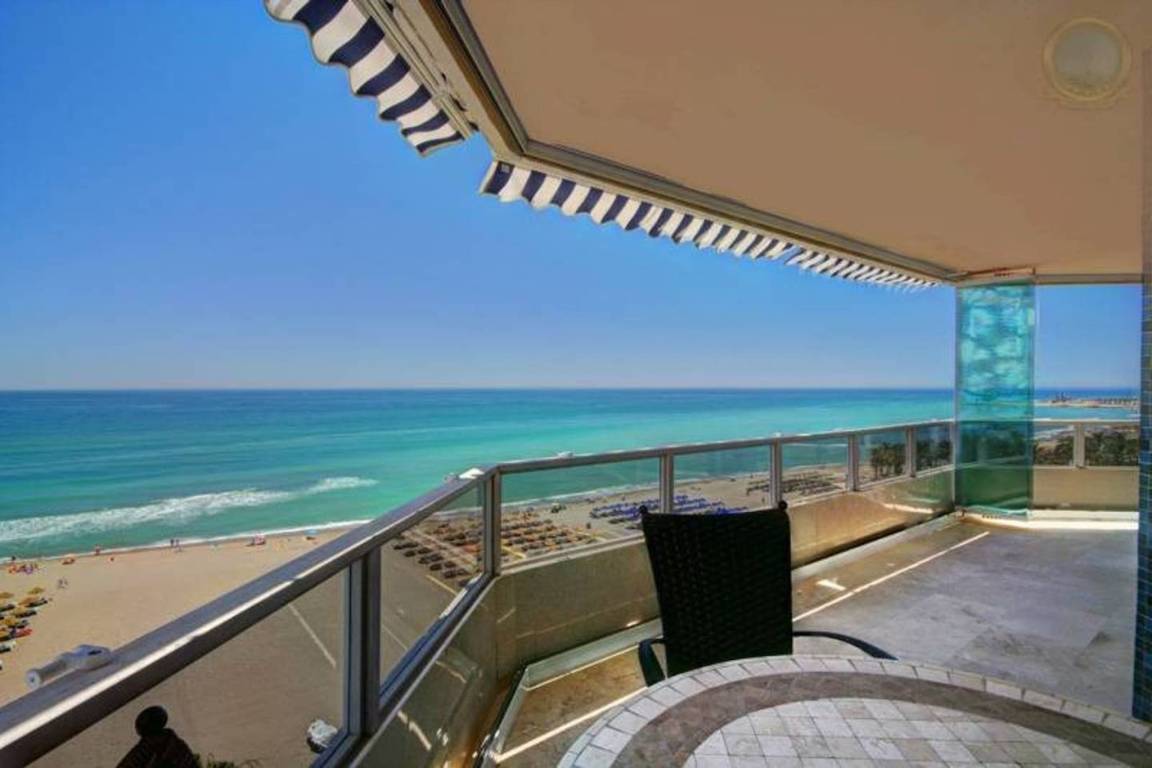 130 M² Apartamento ∙ 4 Habitaciones ∙ 8 Huéspedes - Torremolinos