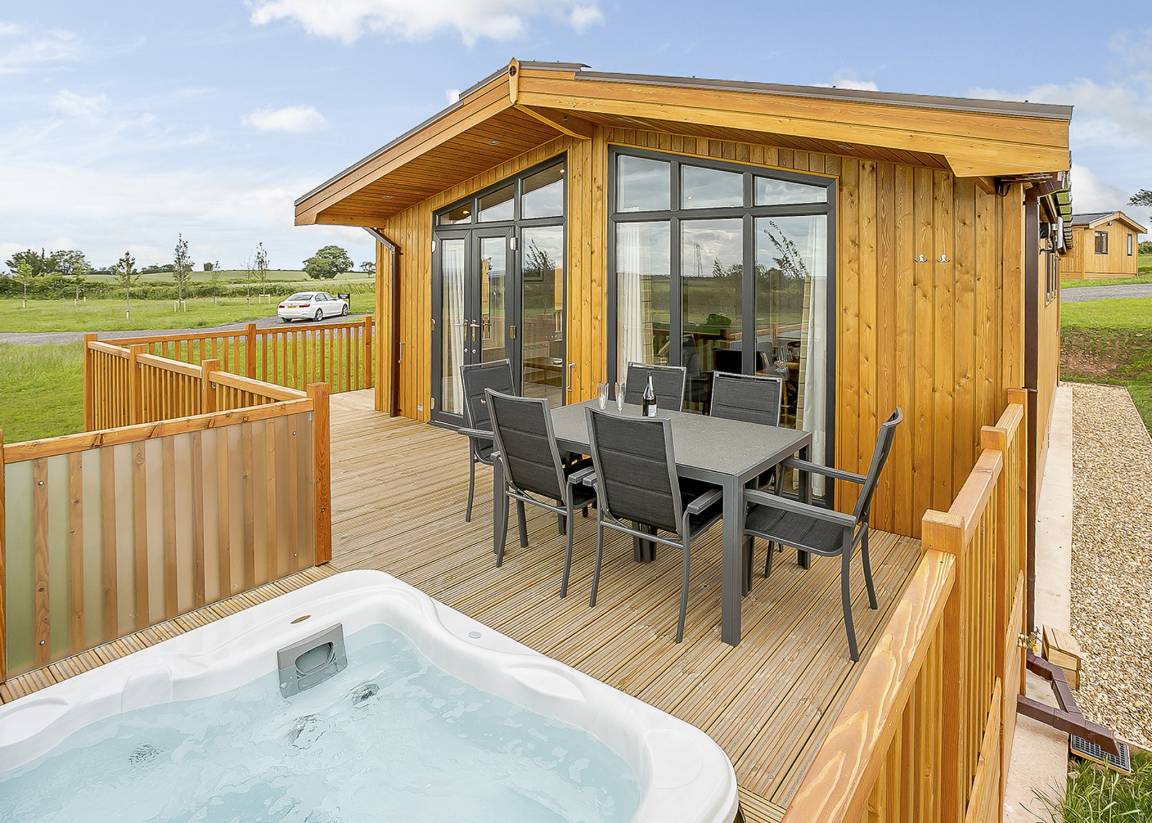 Chalet ∙ 3 Bedrooms ∙ 6 Guests - Derby