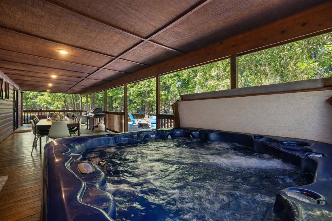 Cabin ∙ 2 Bedrooms ∙ 8 Guests - Broken Bow, OK