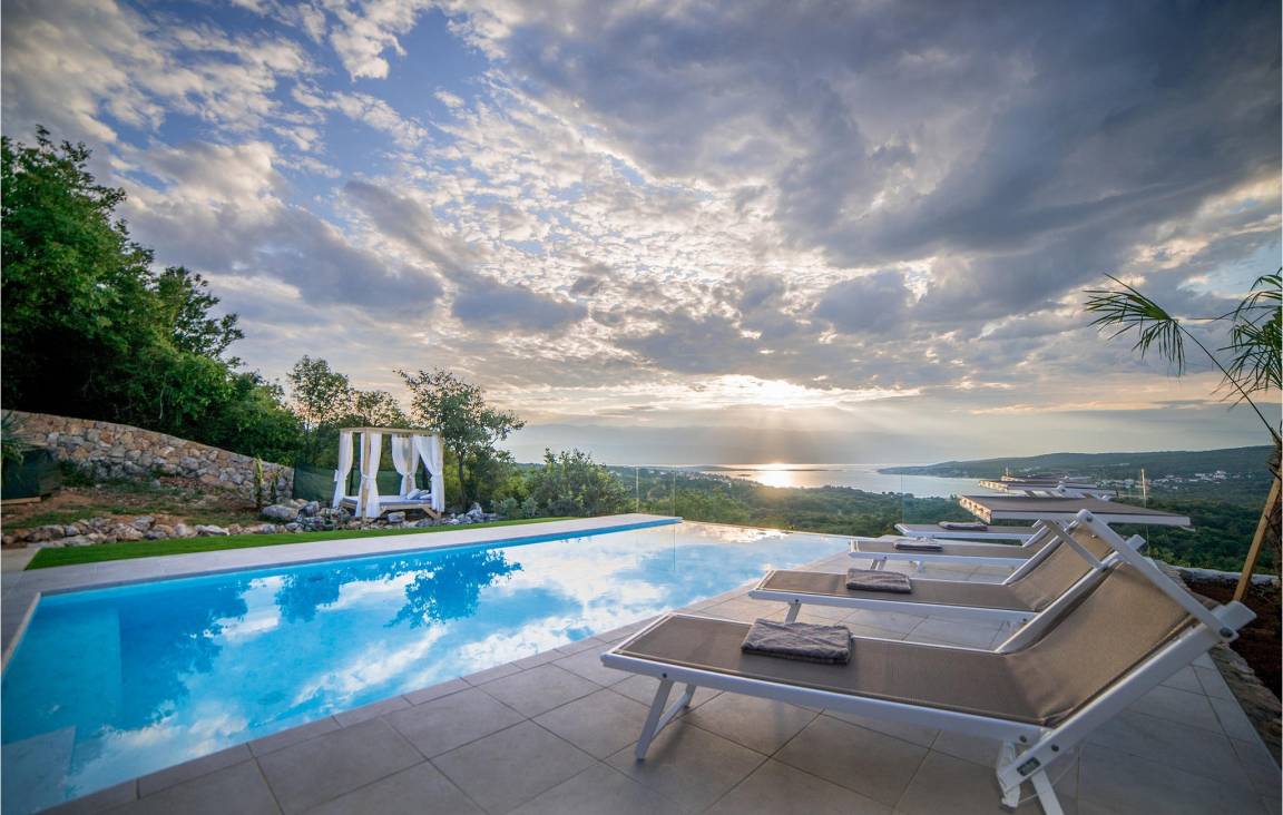 200 M² House ∙ 4 Bedrooms ∙ 8 Guests - Vrbnik