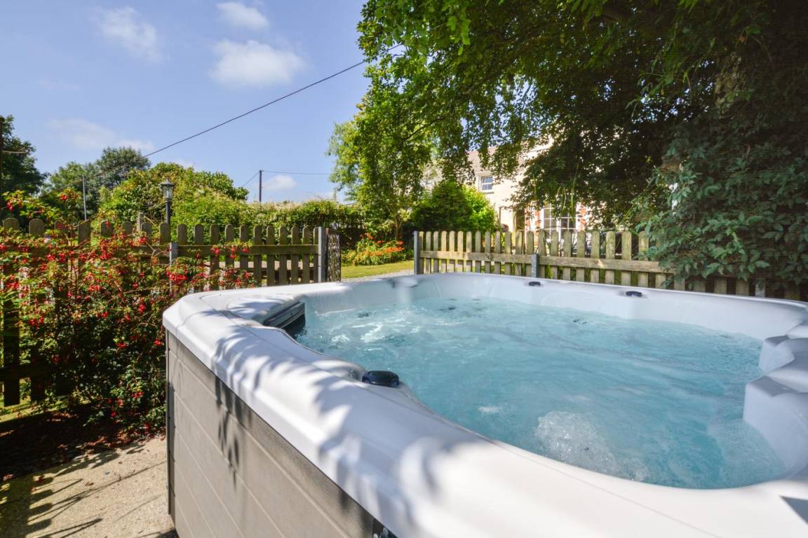 Cottage ∙ 4 Bedrooms ∙ 8 Guests - Holsworthy