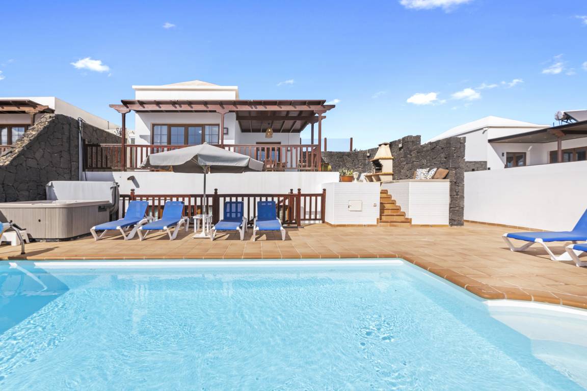 200 M² Villa ∙ 4 Schlafzimmer ∙ 8 Gäste - Playa Blanca