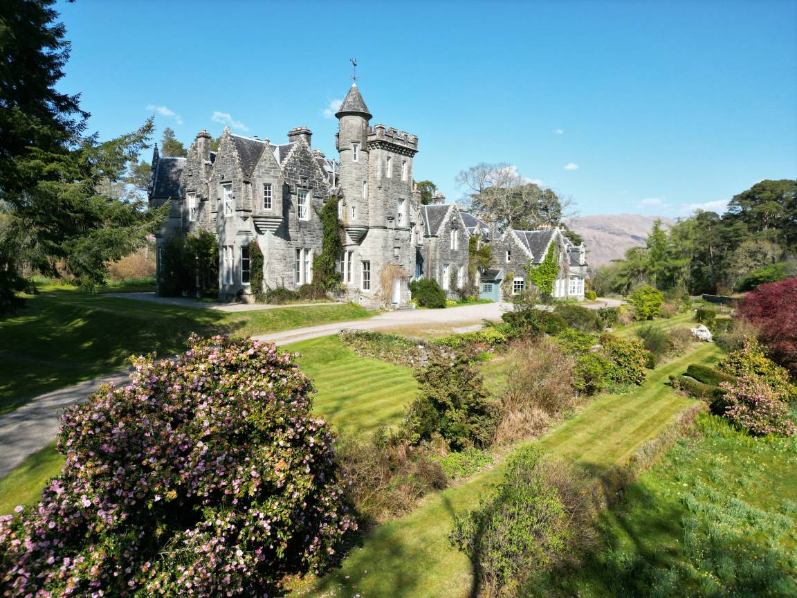 Cottage ∙ 9 Bedrooms ∙ 18 Guests - Loch Awe