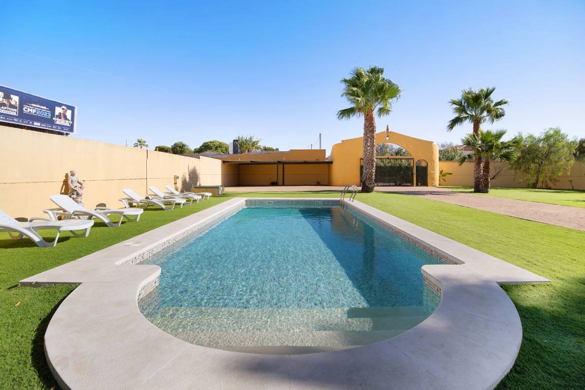 140 M² House ∙ 4 Bedrooms ∙ 10 Guests - San Fernando