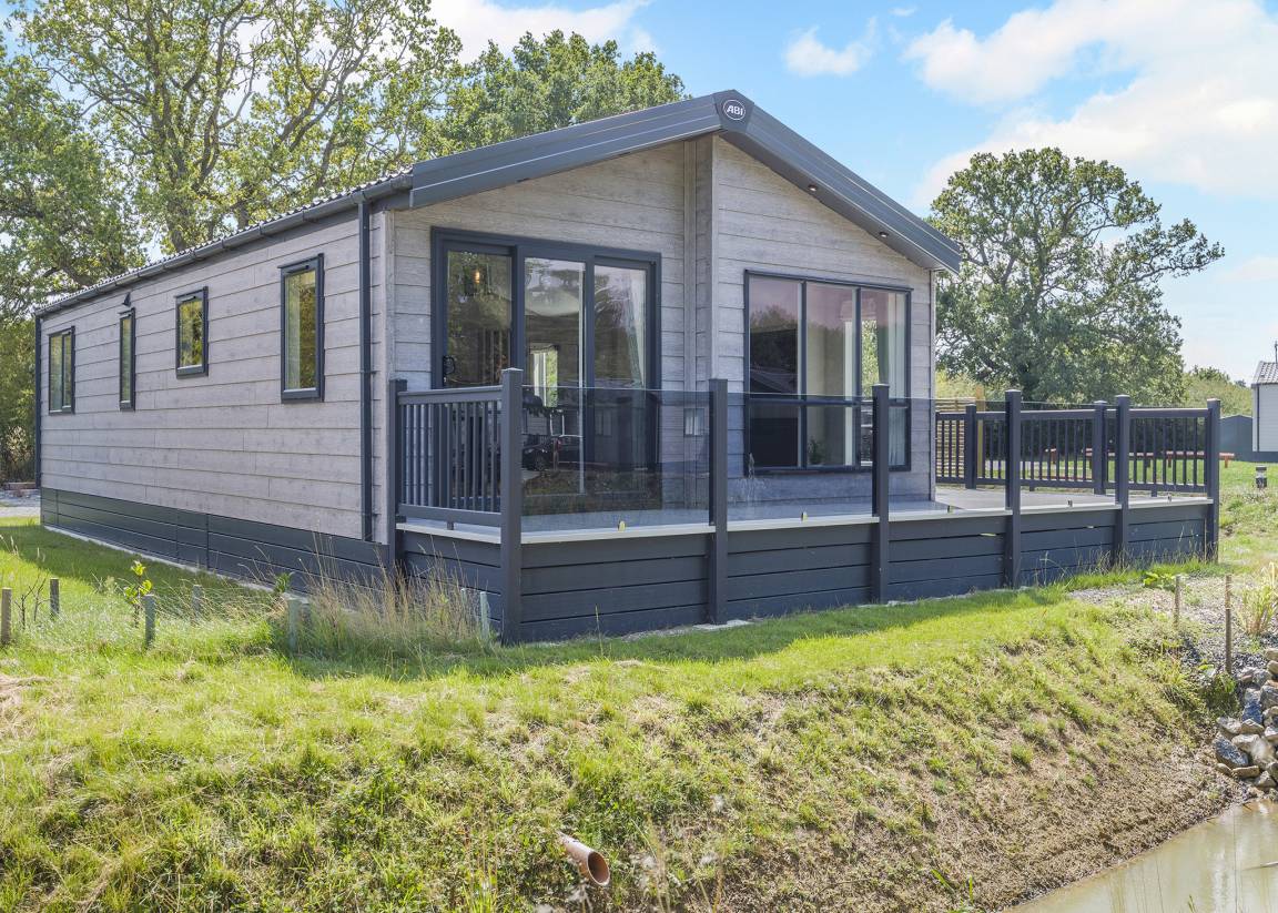 Chalet ∙ 2 Bedrooms ∙ 4 Guests - Woodhall Spa