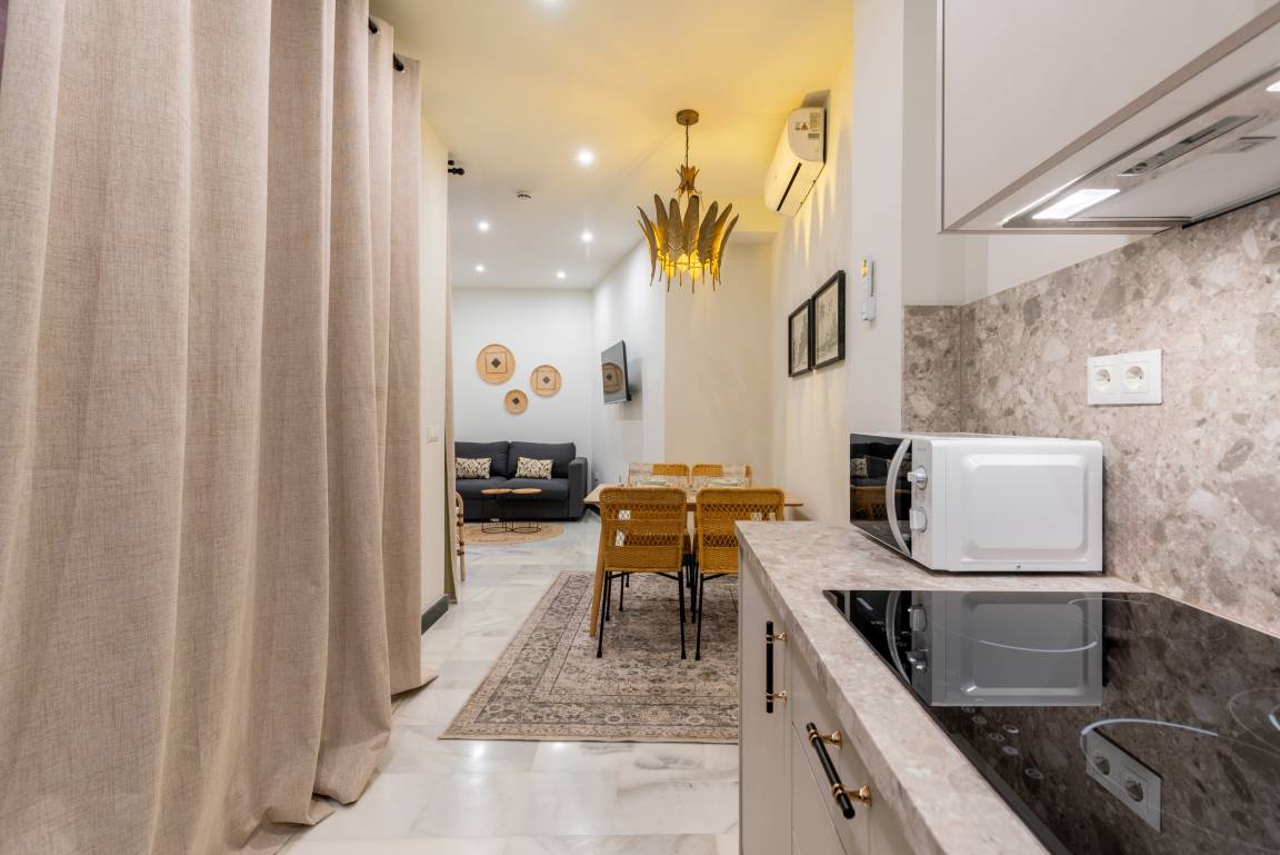 90 M² Apartamento ∙ 2 Habitaciones ∙ 5 Huéspedes - Seville