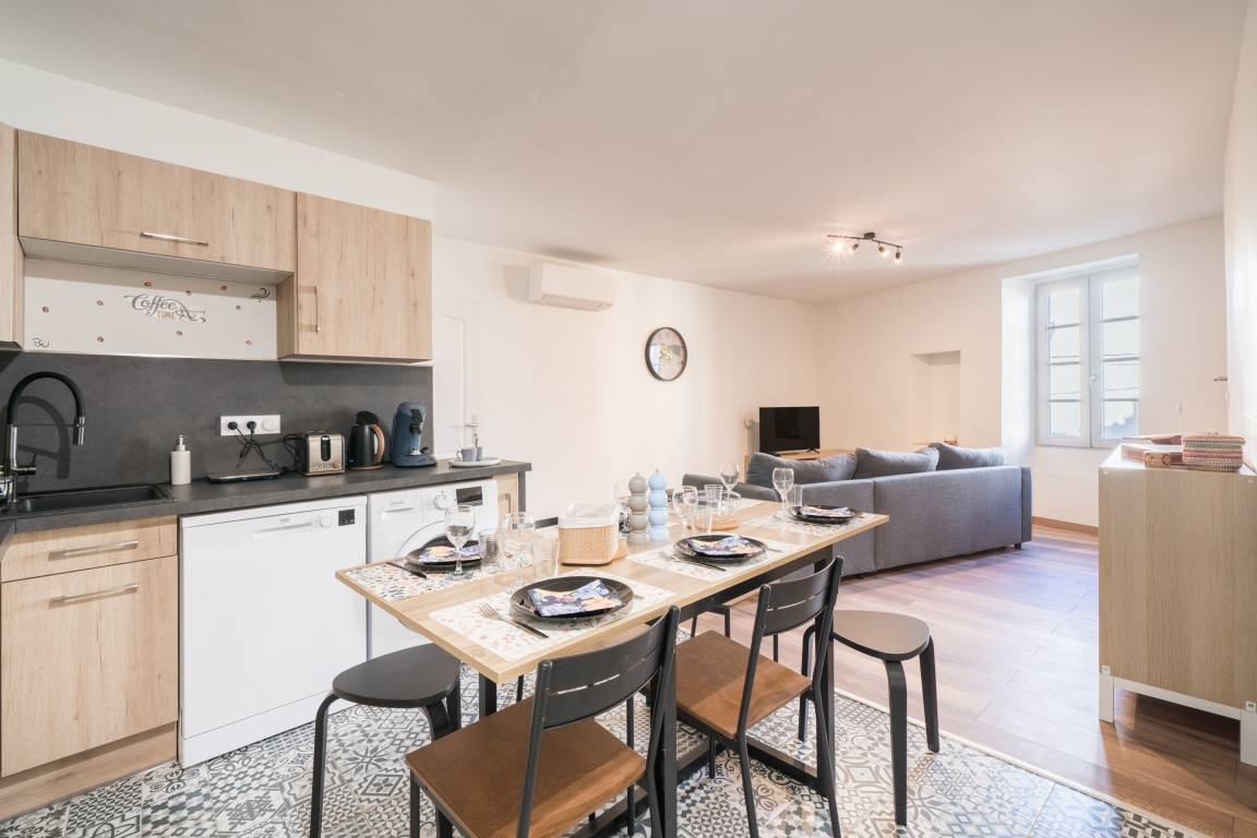 74 M² House ∙ 2 Bedrooms ∙ 6 Guests - Montélimar