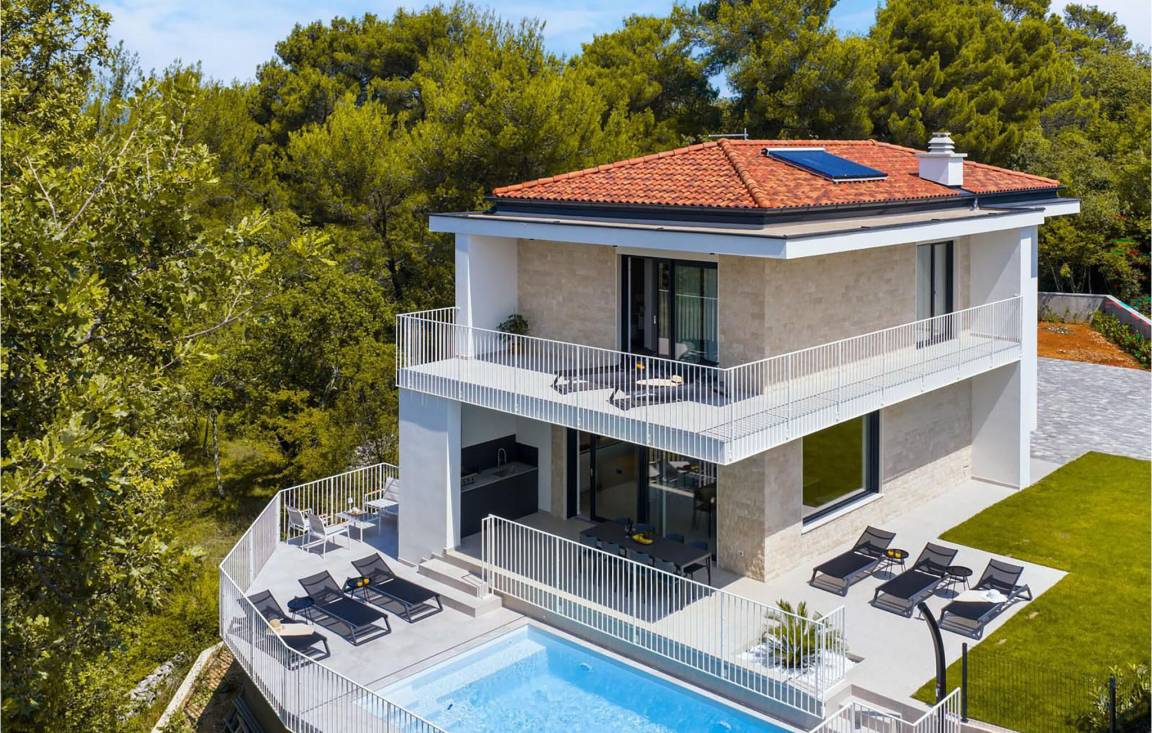 300 M² Huis ∙ 4 Slaapkamers ∙ 8 Gasten - Krk