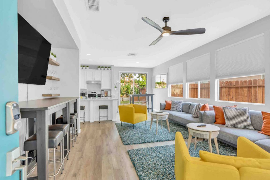 107 M² House ∙ 3 Bedrooms ∙ 8 Guests - West Sacramento, CA