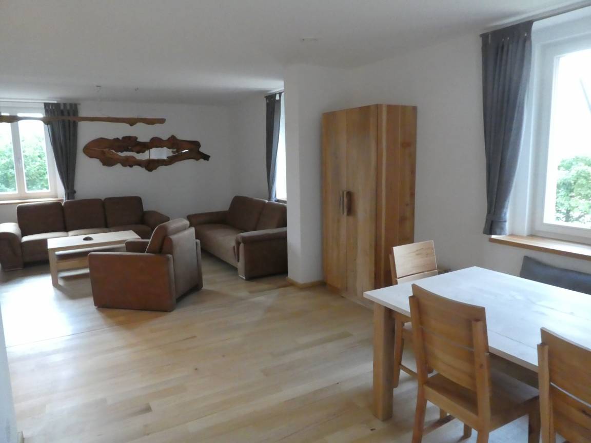 180 M² Ferienwohnung ∙ 4 Schlafzimmer ∙ 8 Gäste - Erfweiler