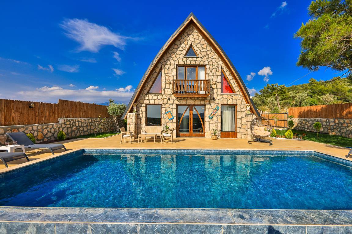 150 M² House ∙ 2 Bedrooms ∙ 4 Guests - Ova