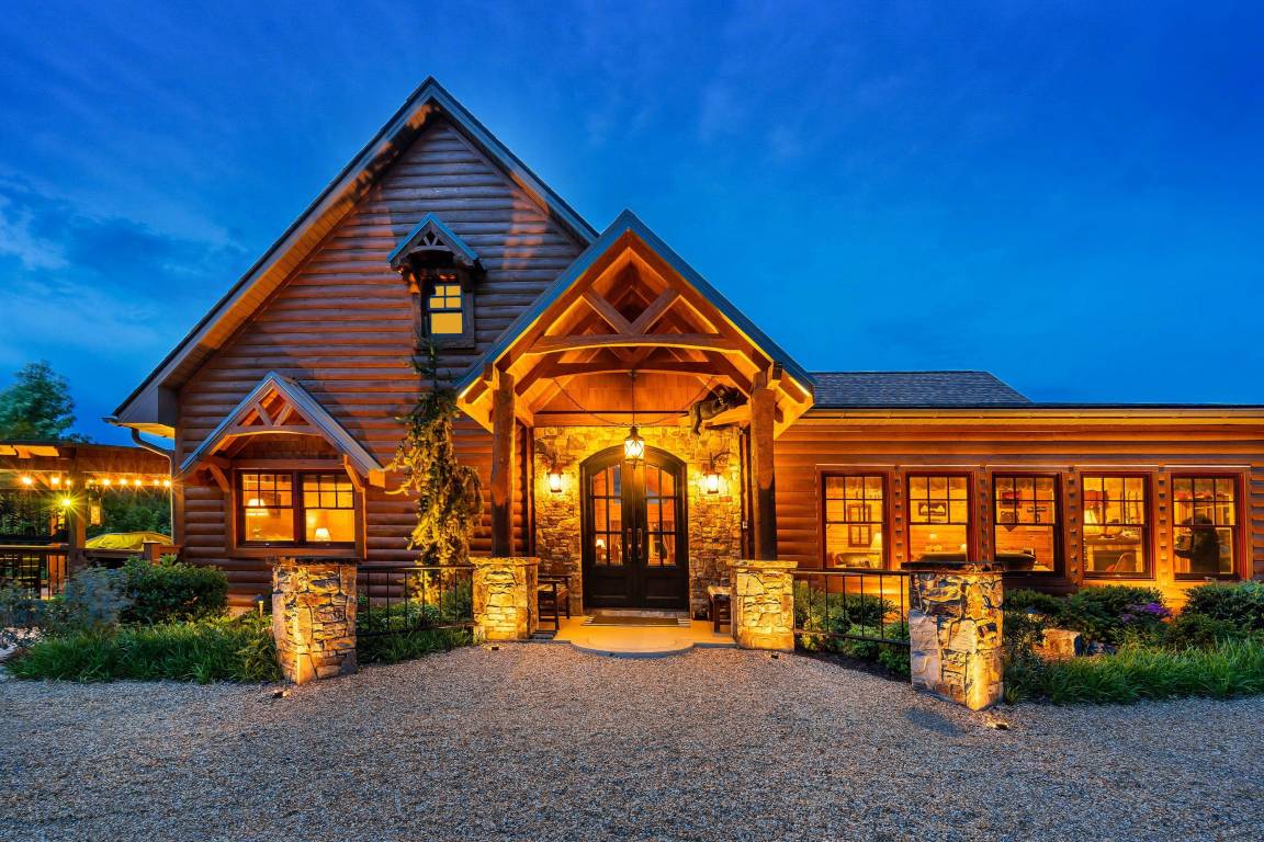 465 M² Cabin ∙ 3 Bedrooms ∙ 8 Guests - Black Mountain, NC