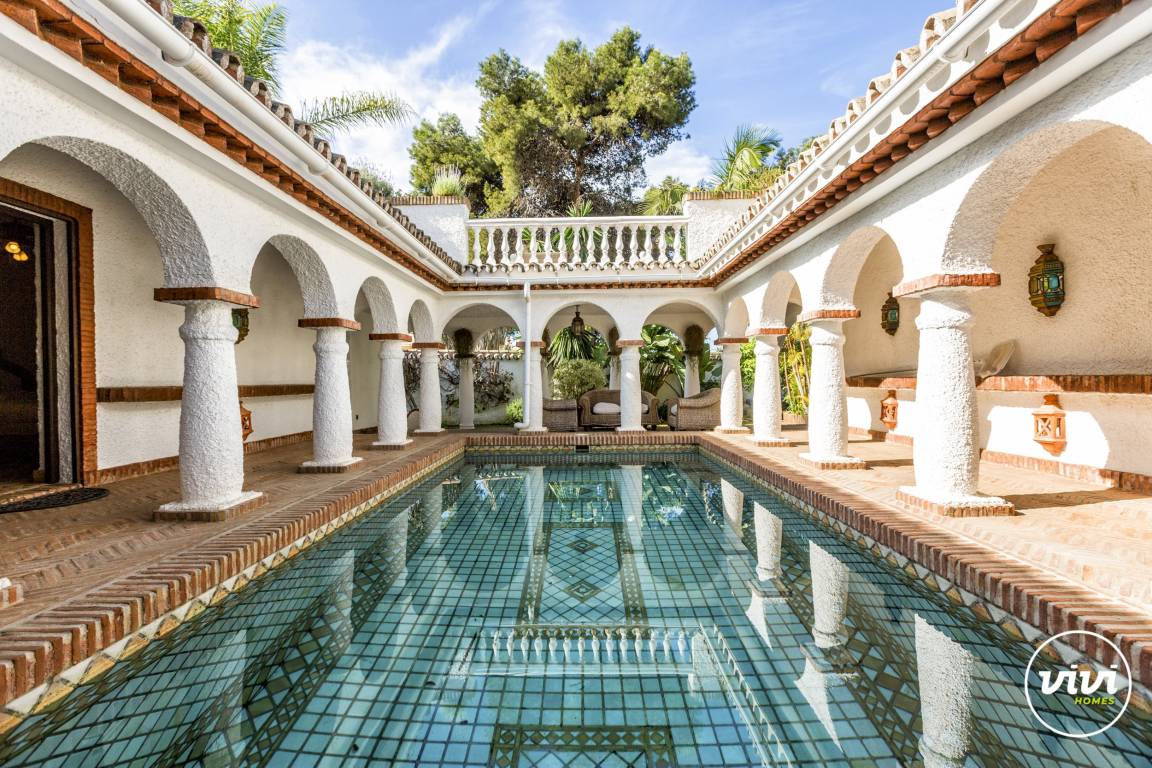300 M² Villa ∙ 3 Bedrooms ∙ 5 Guests - Marbella