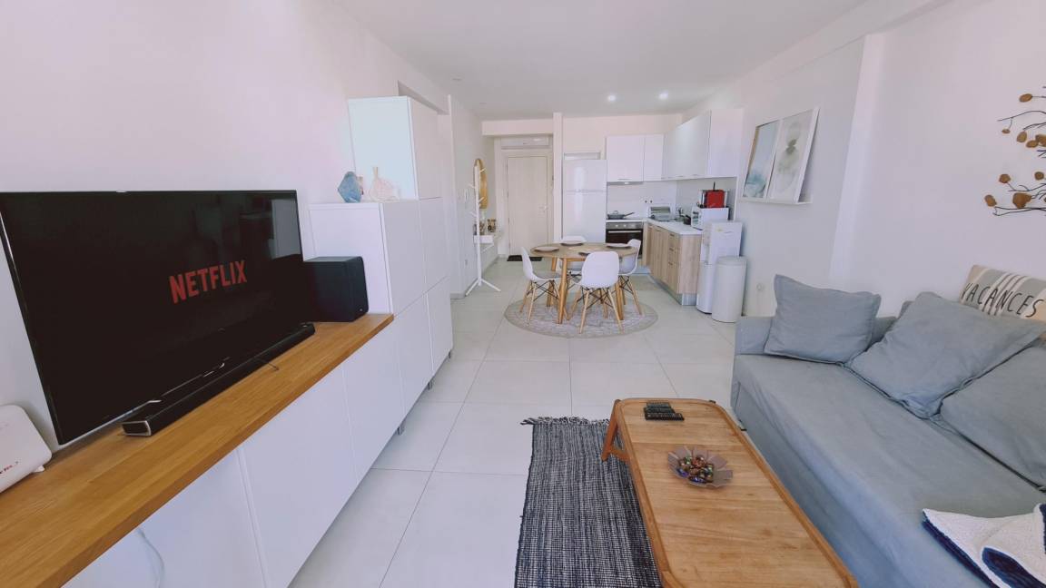 70 M² Apartamento ∙ 2 Habitaciones ∙ 6 Huéspedes - Larnaca