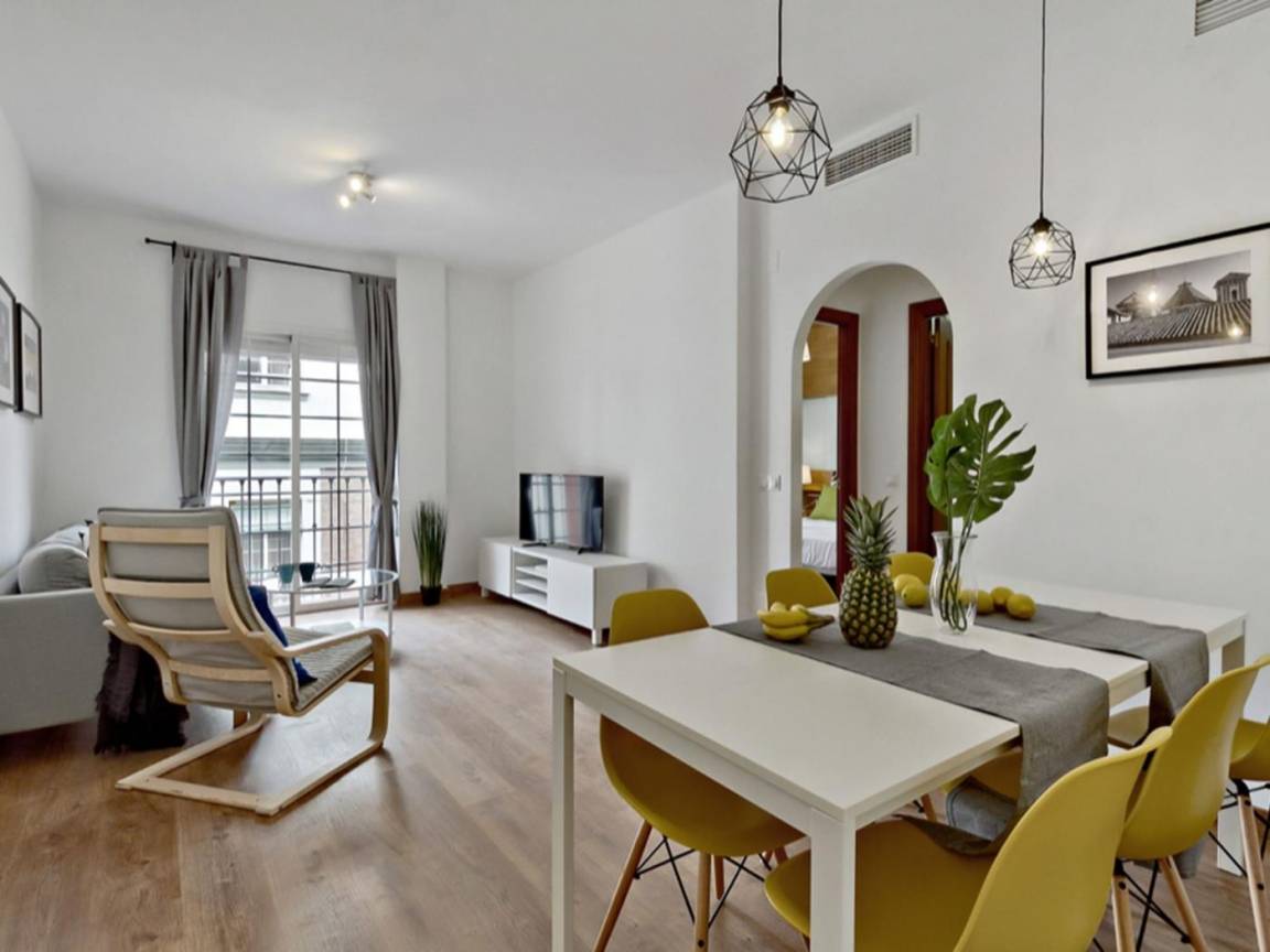 85 M² Apartment ∙ 3 Bedrooms ∙ 6 Guests - Málaga